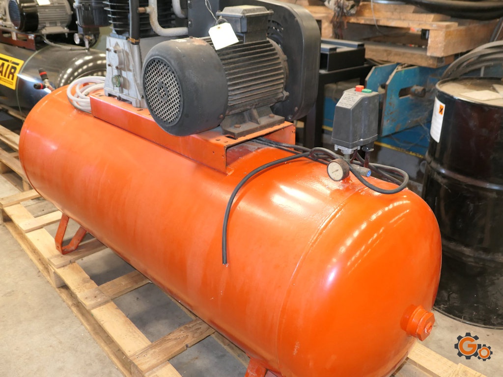 Giroudon > Divers matériel d’occasion > Compresseurs > Compresseur cuve ...